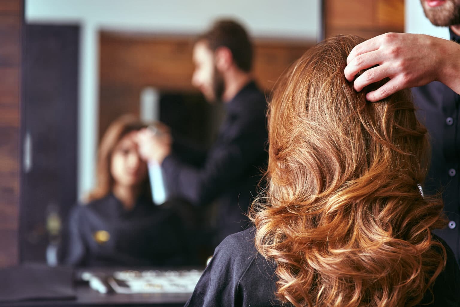Devenir coiffeur : métier, formations et salaire - AuFutur