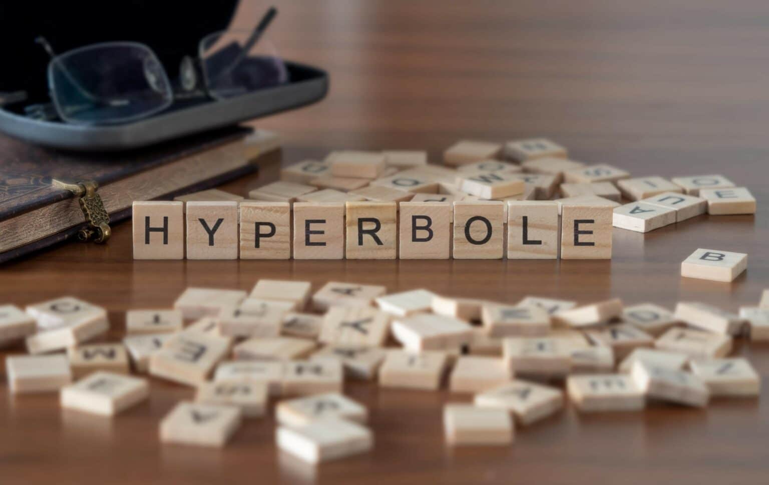 Tout comprendre sur l'hyperbole : définition et exemples - AuFutur
